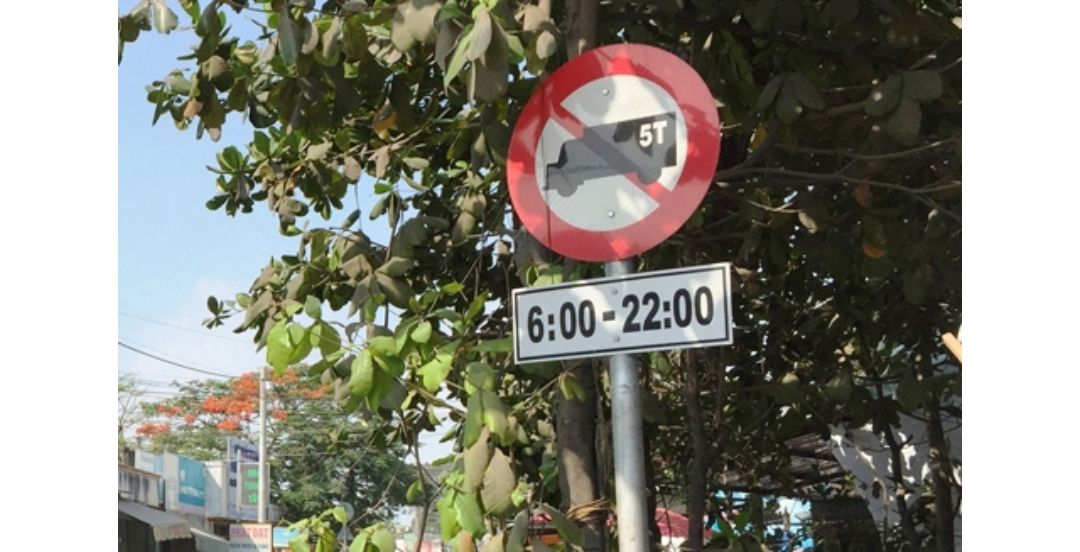 Biển Báo Cấm Xe Tải (Thông Tin Chi Tiết 2024)
